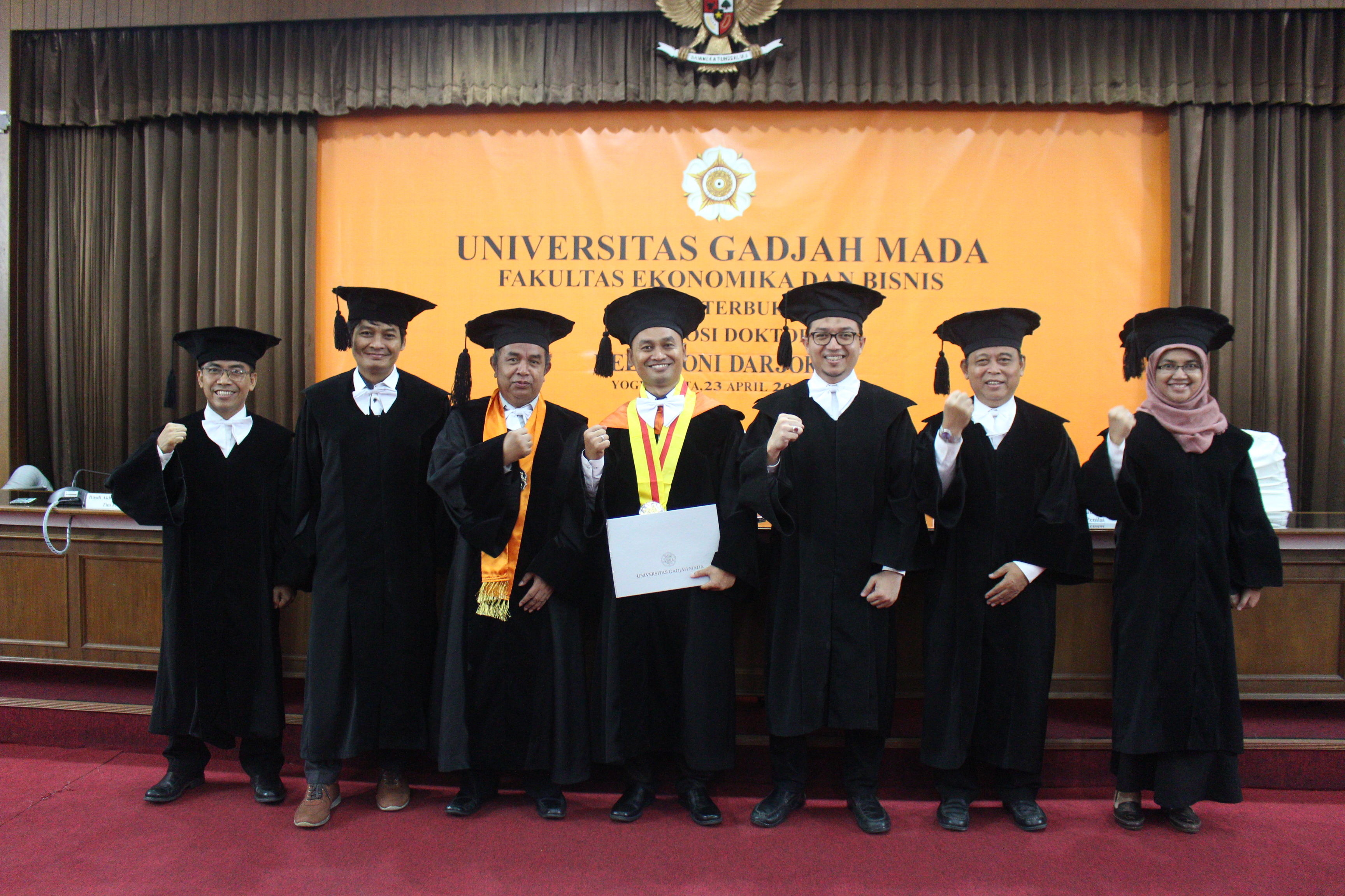 Felix Joni Darjoko Berhasil Meraih Gelar Doktor - Magister Sains dan ...